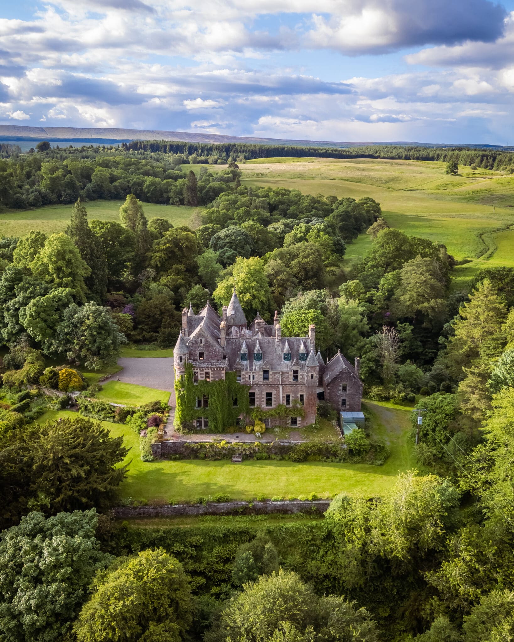 I Stayed in a Castle in Scotland for Only $200/Night - Ready Set Jet Set